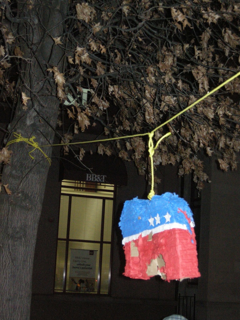 183 piñatas – DC's