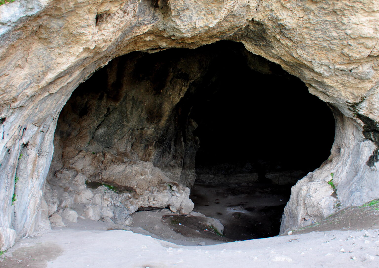 Cave Mouths – DC's