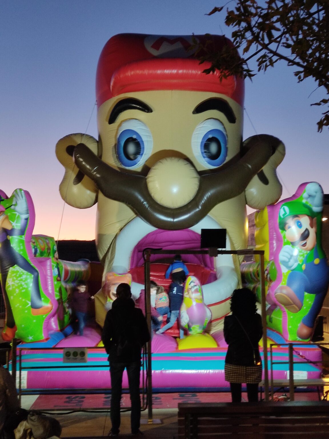 53 Bouncy Castles – DC's