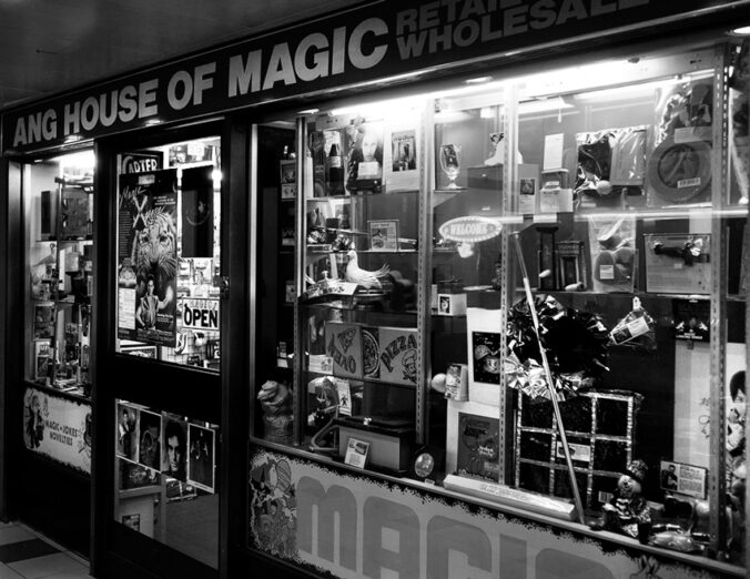 102 magic shops * – DC's