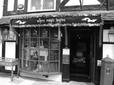 102 magic shops * – DC's